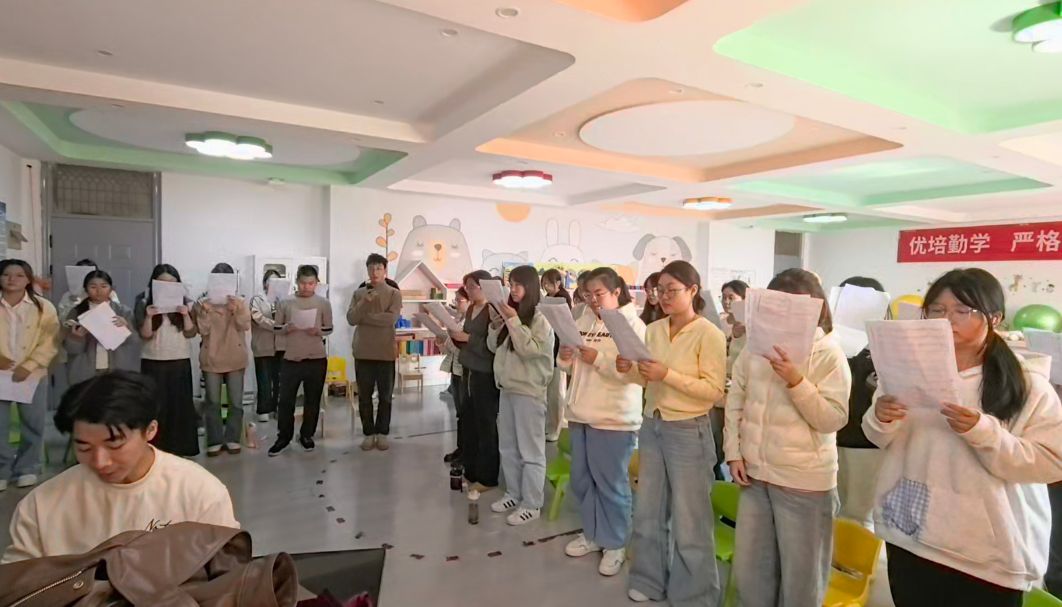 【教育教学】文化旅游与教育学院学前教育专业《美育》课程学生合唱《从前慢》闪耀元旦晚会舞台-文化旅游与教育学院